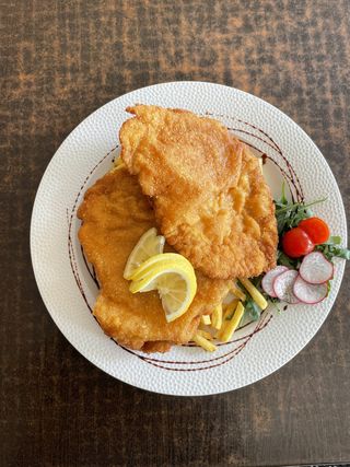 ნოვი-სადი — მიტანა ობიექტიდან Restoran Dvor | Glovo